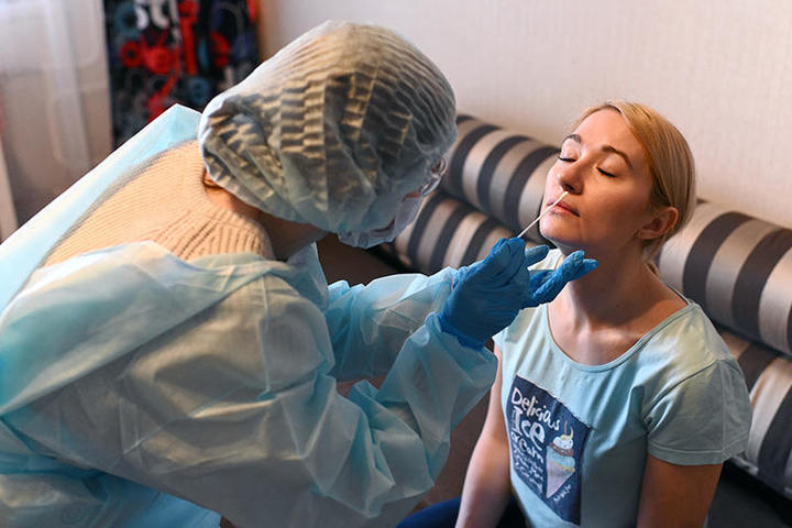 Столичные врачи прибыли в Читу для организации лечения COVID-19 дома ...