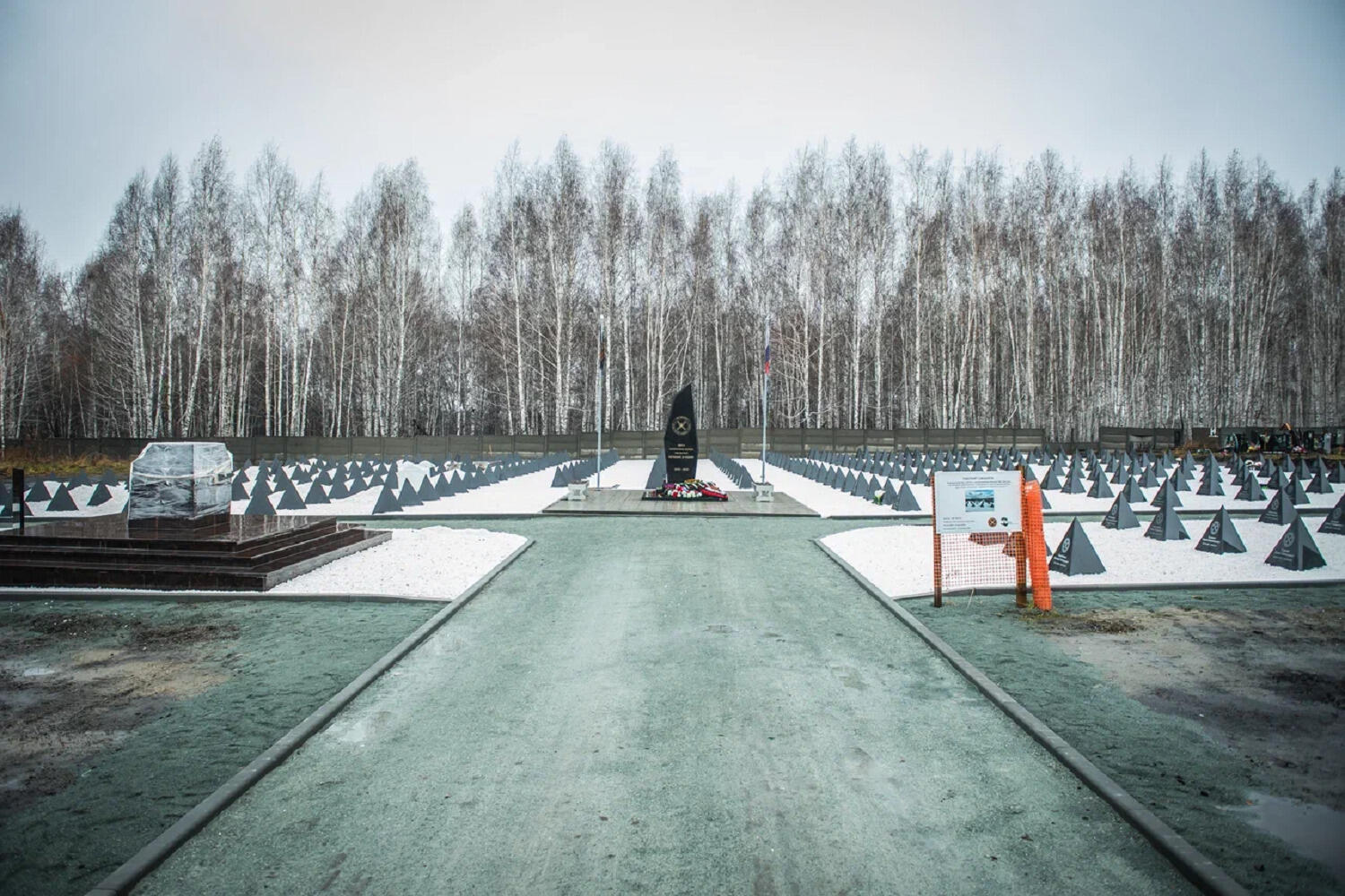 Черные пирамиды в виде «зубов дракона»: опубликовано 20 кадров ...