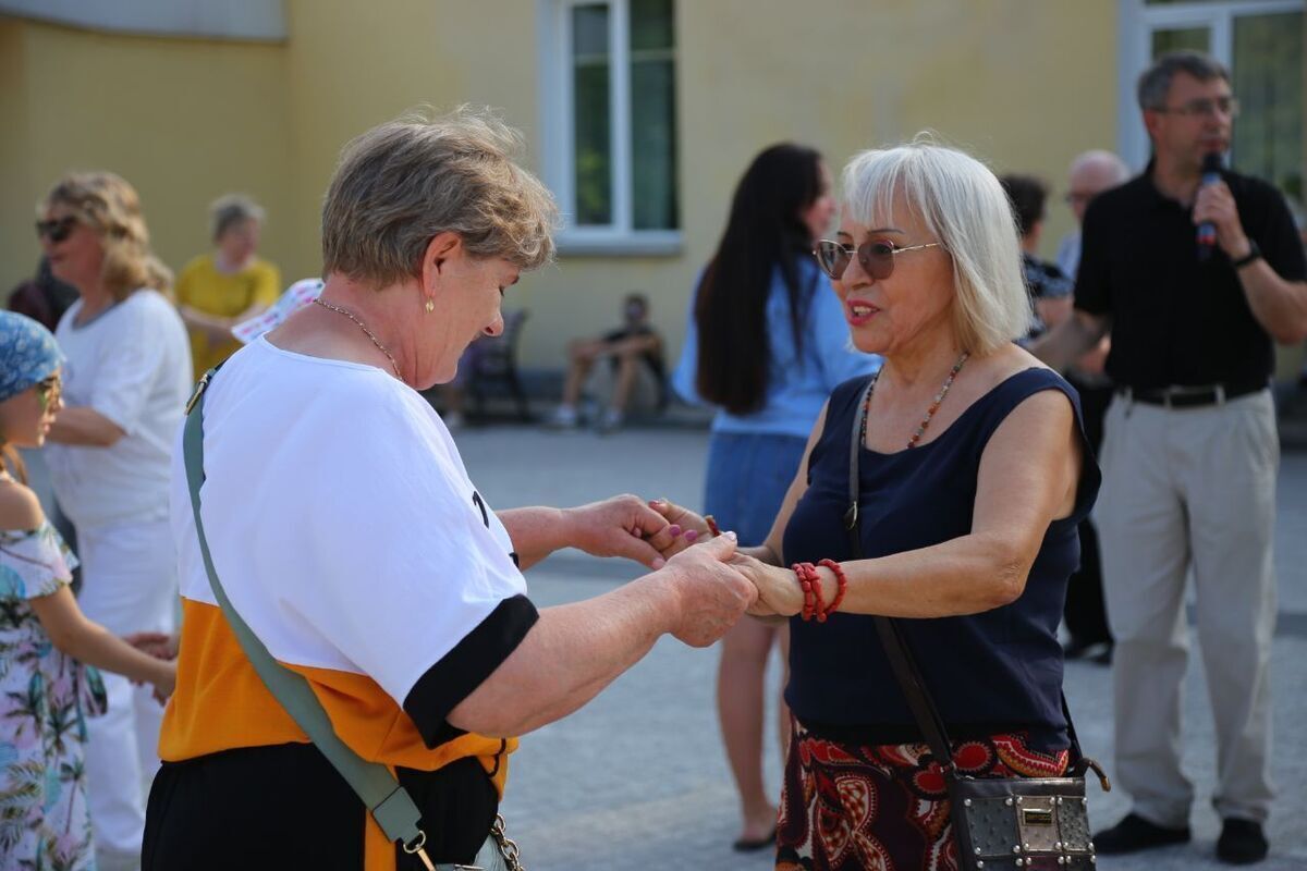 Новосибирские многодетные матери получили право на досрочный выход на ...