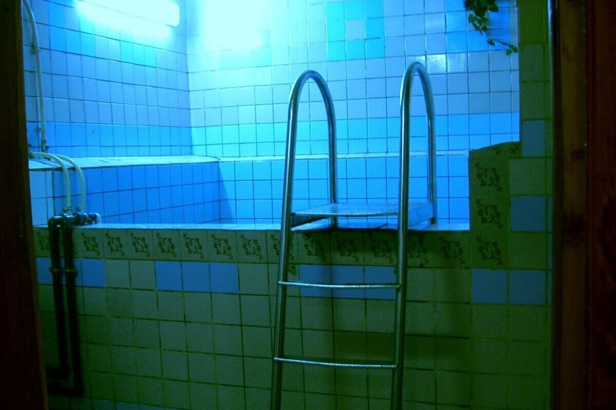 В бассейне "Саратов" в среду отключат воду - МК Саратов