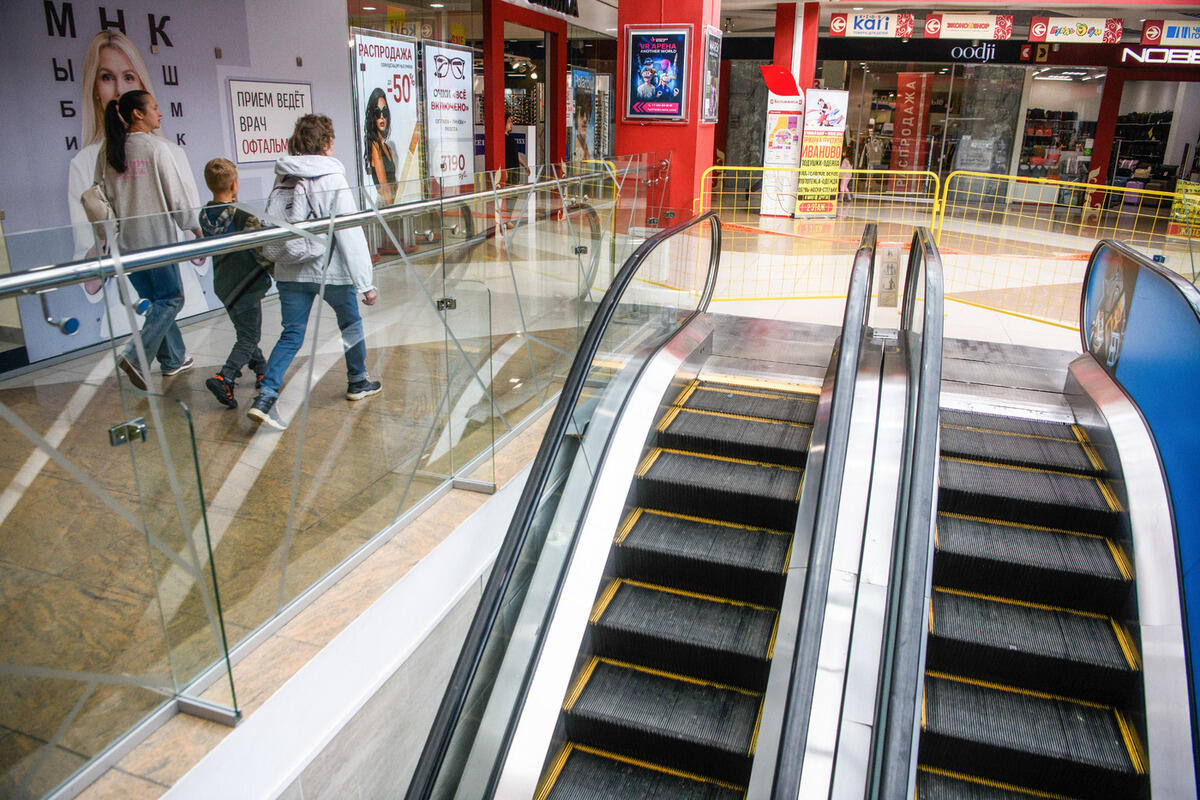 Russian escalators face shutdown without accreditation | News Minimalist