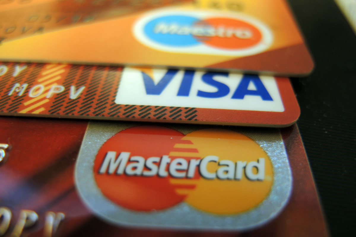 Россиянам объяснили причину вывода из оборота карт Visa и Mastercard - МК