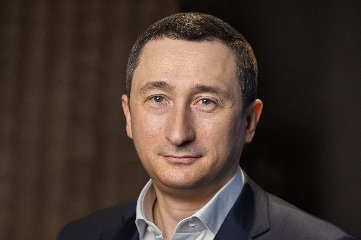 Алексей Чернышов опять может сбежать с Украины, паспорт ему вернули - МК