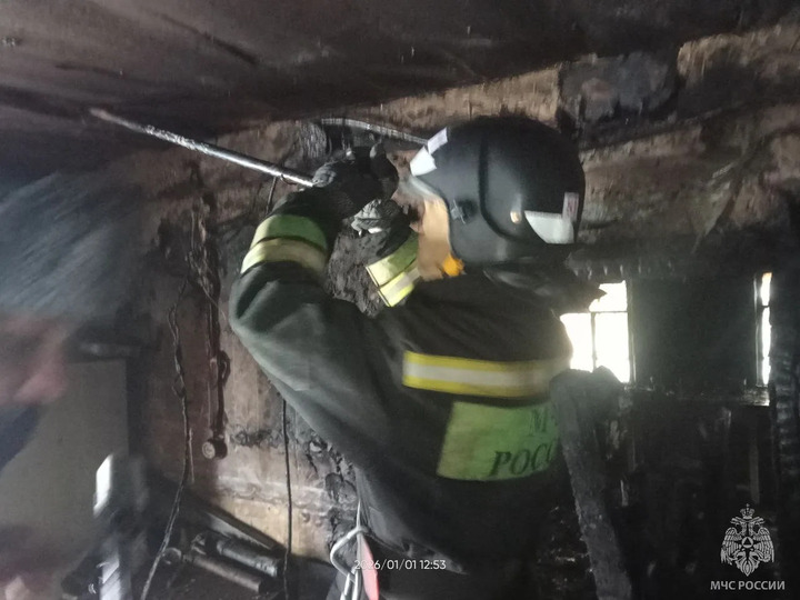 Три человека погибли при пожаре в частном доме в алтайском селе - МК ...