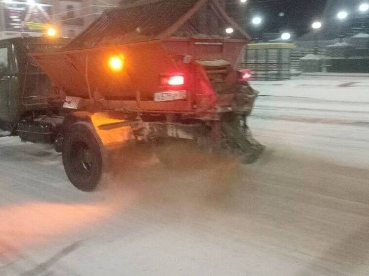 В Улан-Удэ сотрудники Комбината по благоустройству трудятся в штатном ...